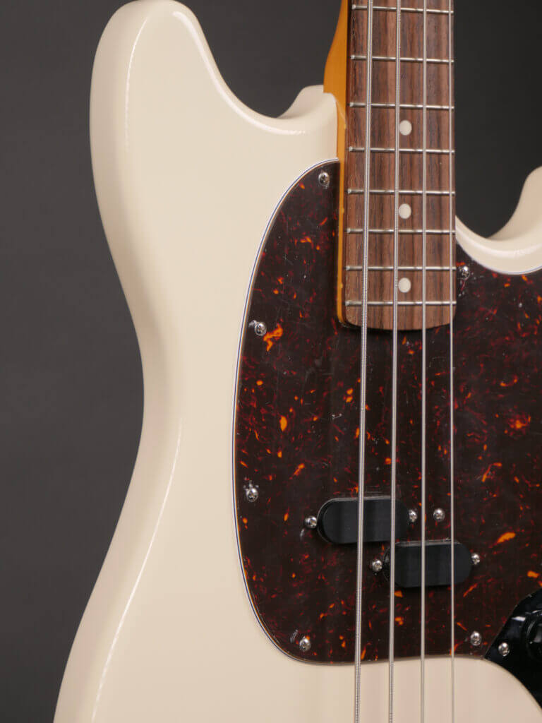 Fender Mustang MIJ Bass - Hearts' Home Acoustics