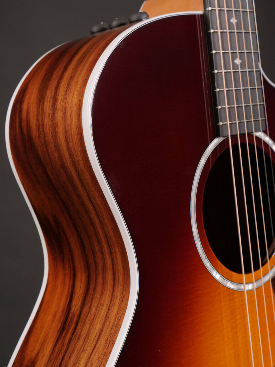 Taylor 214ce SB DLX - Hearts' Home Acoustics