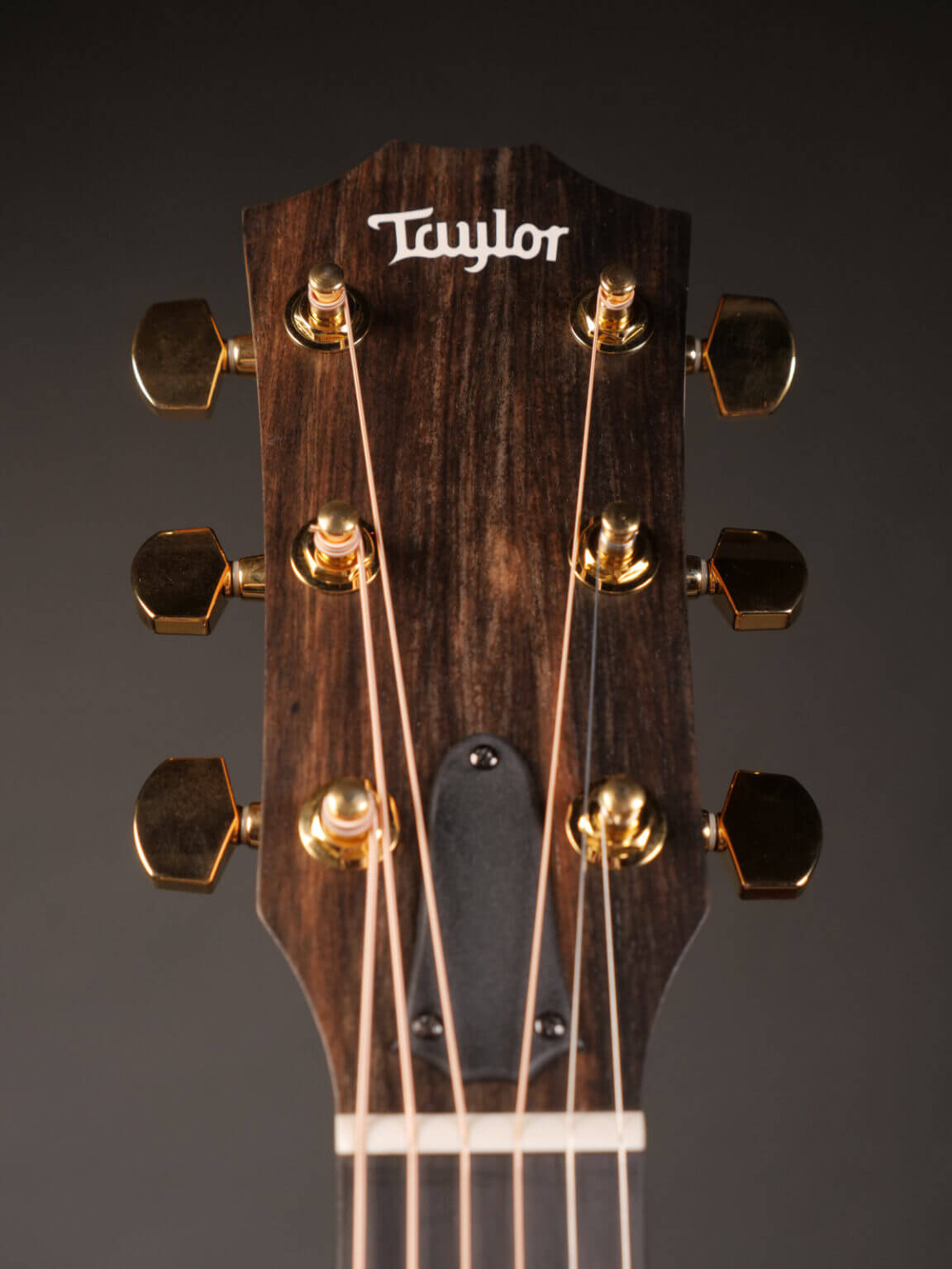 Taylor 214ce SB DLX - Hearts' Home Acoustics